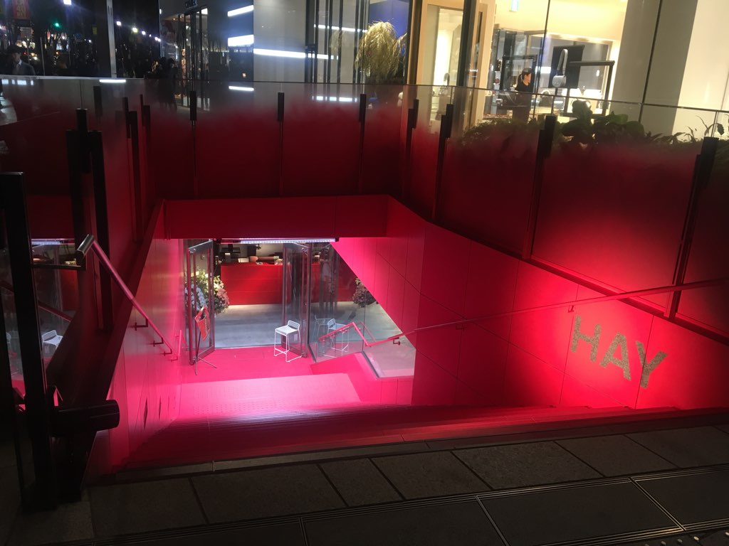 表参道GYRE地下、デンマーク「HAY」の期間限定カフェ。インテリア必見！【TOKYOノマドオフィス3】｜OTONA SALONE
