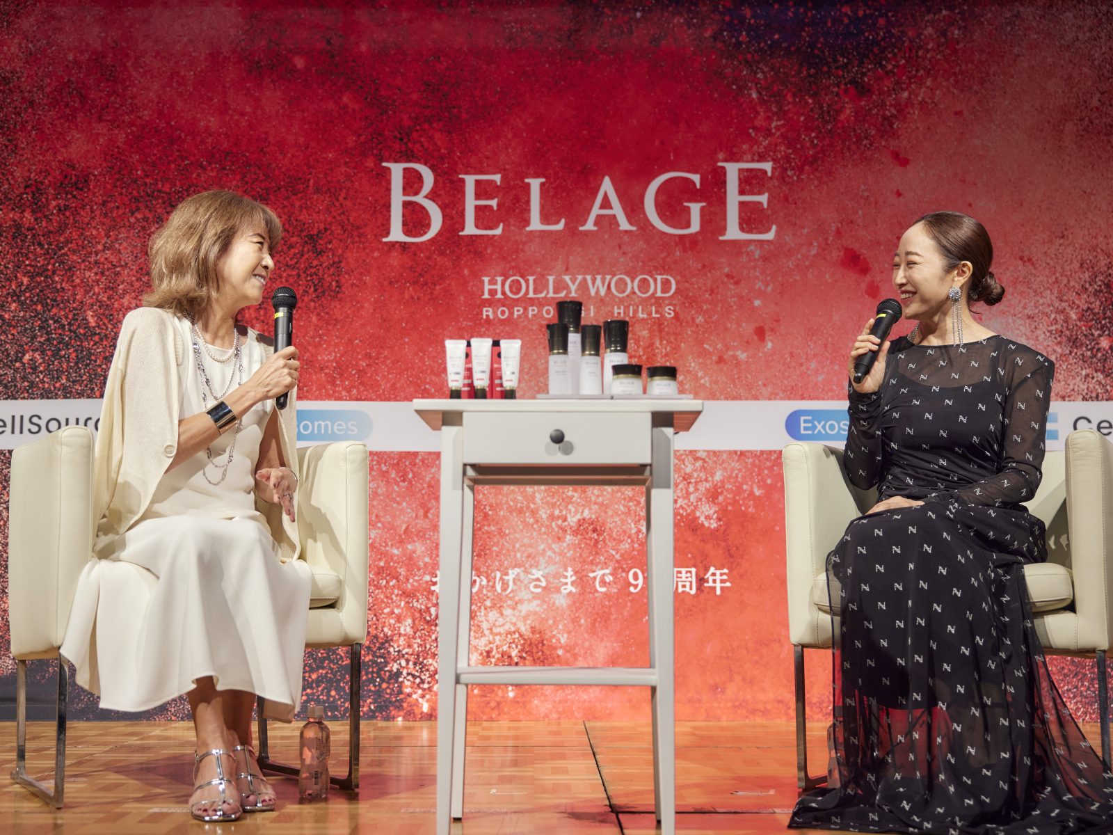 【画像ギャラリー】神崎恵さん、透け感のあるタイトな黒ワンピで来場者を魅了｜OTONA SALONE