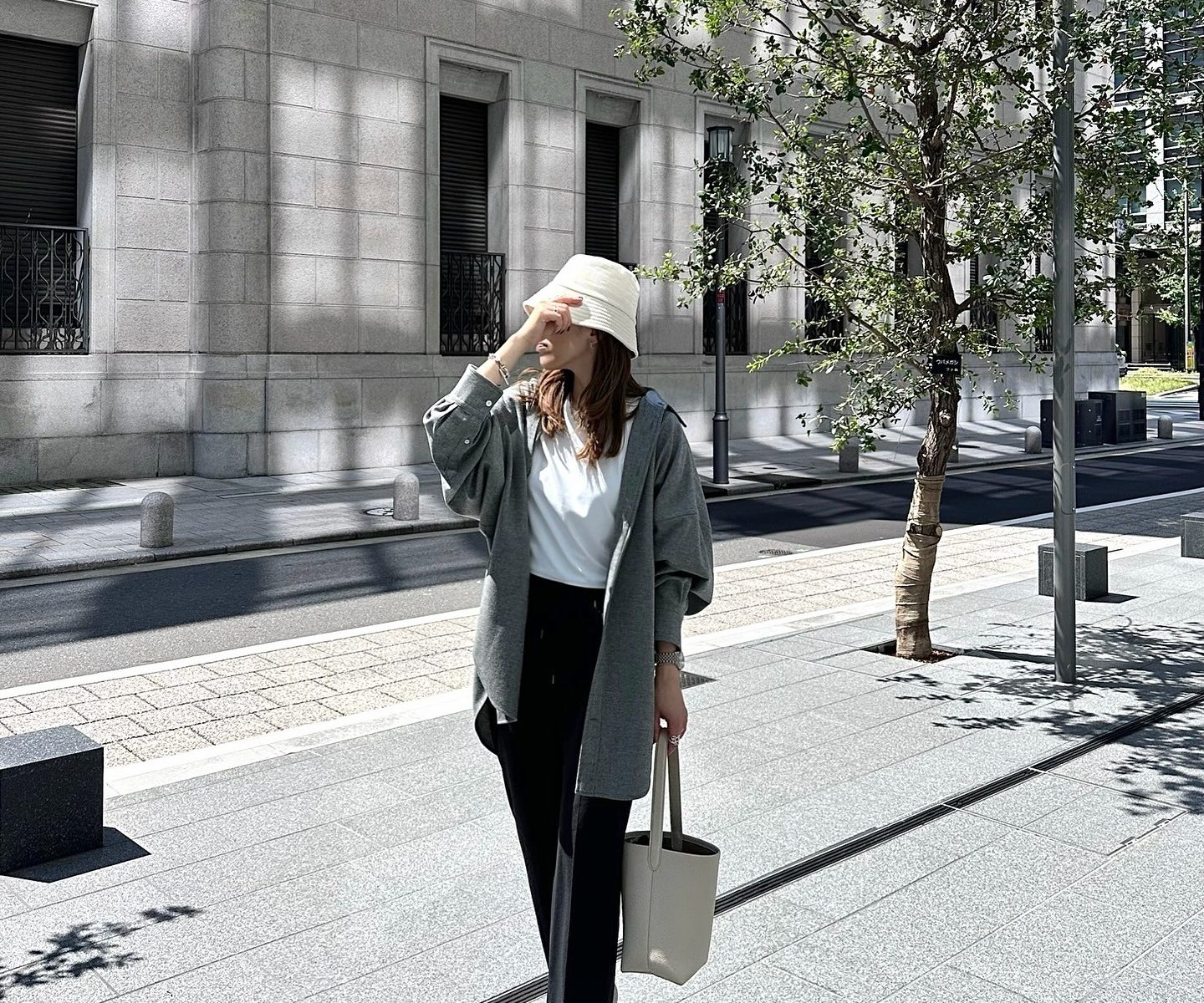 着心地とキレイ見えを両立。オフィスで映える秋の美脚パンツコーデ【40代の毎日コーデ】｜2ページ目｜OTONA SALONE